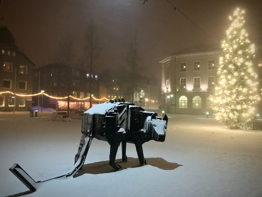 Jólakötturinn: the Icelandic Legend of the Child-Eating Christmas Cat ...